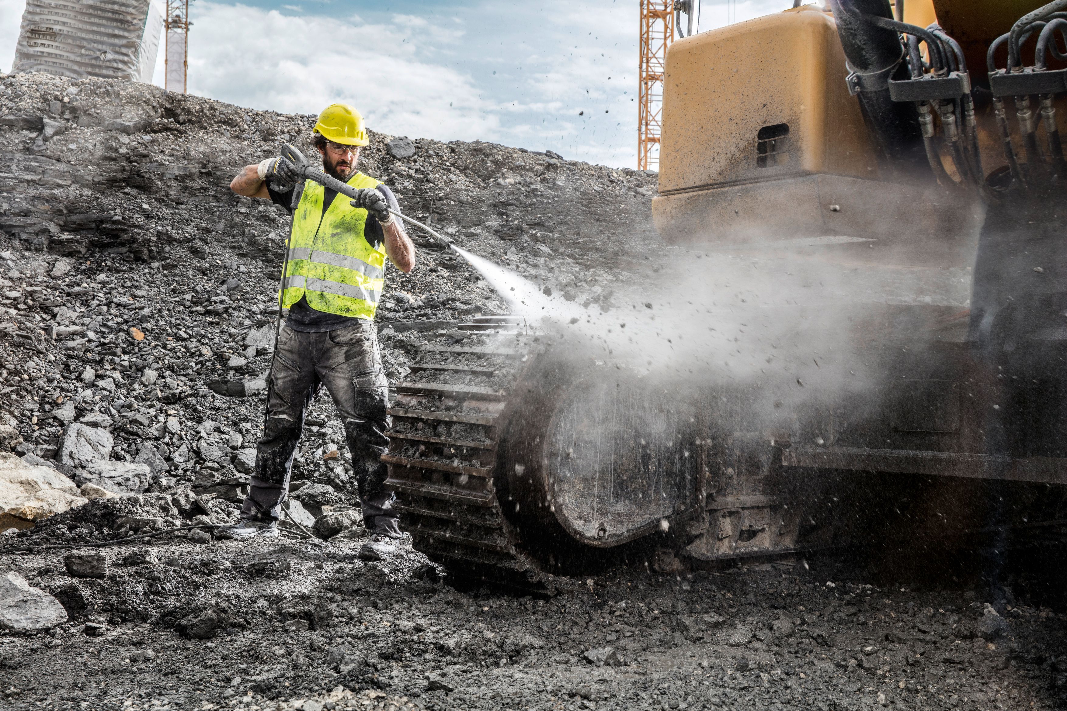 Cleaning construction sites & improve workplace safety | Kärcher